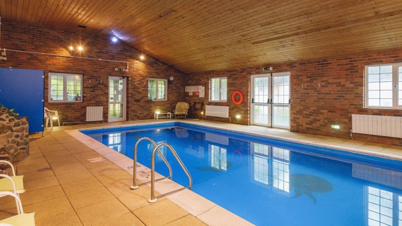 Luxurious Barlings Barn, Heated Indoor Pool Exclusively yours…